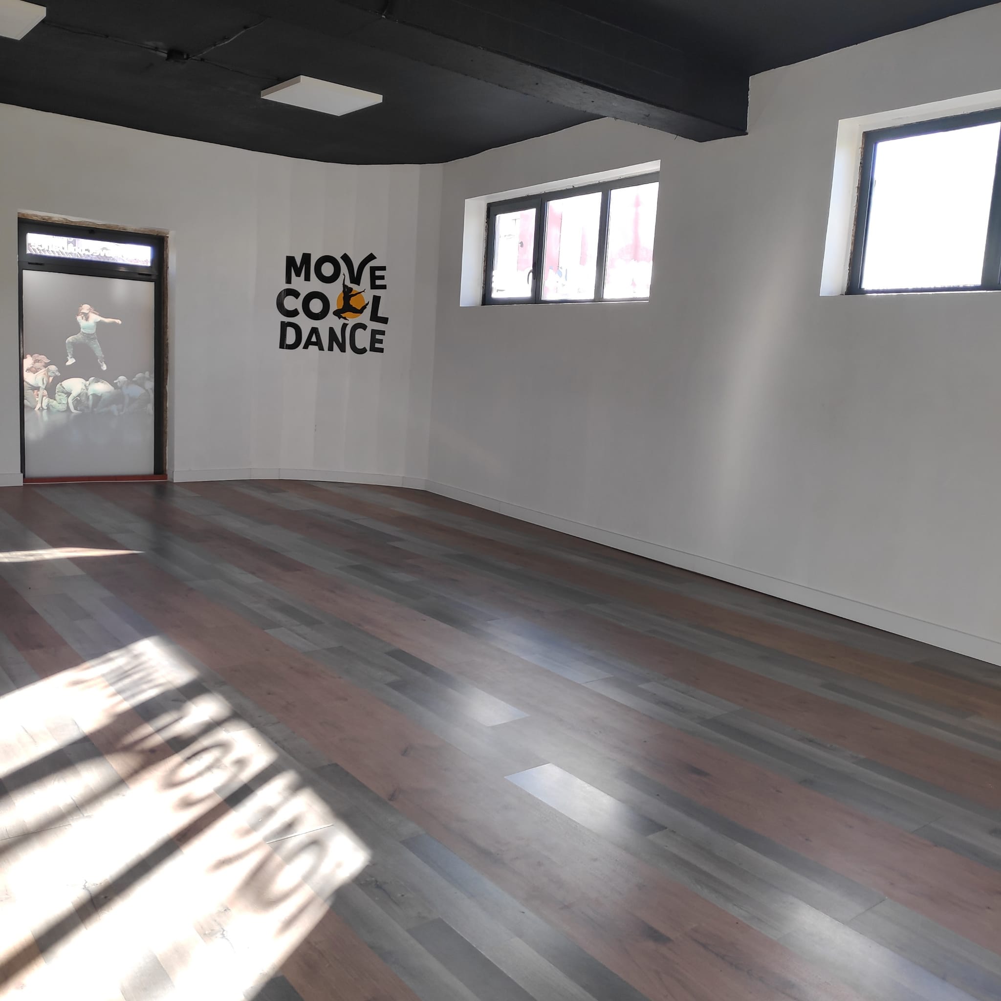 Move Cool Dance – porque quem Dança é muito mais feliz.